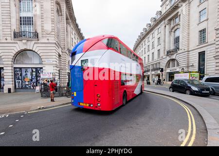 Toot Bus hop-on hop-off open top guided city tours bus with people ...