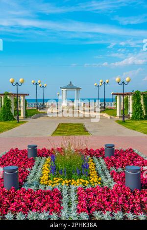 Mere puiestee promenade leading to a beach in SillamГ¤e Stock Photo - Alamy