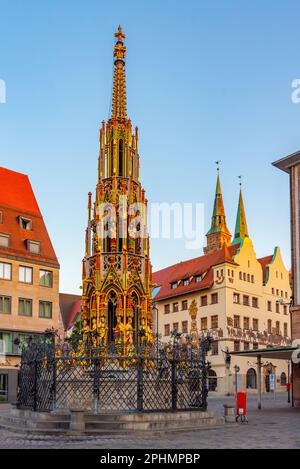 Schoner Brunnen fountain and Frauenkirche at sunrise, Nuremberg ...