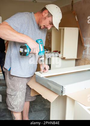 Kitchen Fitters: Making Drawers. A carpenter constructing flatpack ...