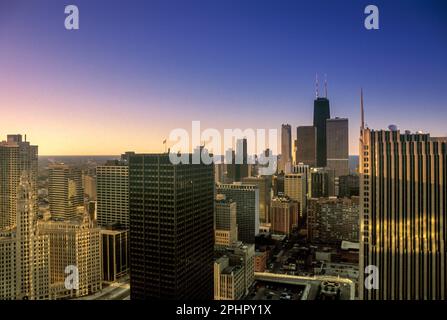 1992 HISTORICAL DOWNTOWN SKYLINE CHICAGO ILLINOIS USA Stock Photo - Alamy
