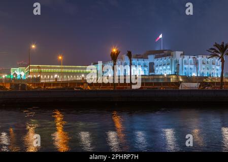 Night view of Amiri Diwan governmental building in Doha, Qatar Stock ...