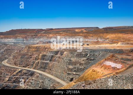 The Super Pit or Fimiston Open Pit, the largest open pit gold mine of ...