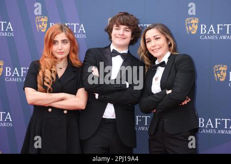 (left to right) Gee Nelly and Captain Puffy arriving for the BAFTA ...