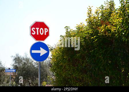 Proceed right only warning sign, Traffic sign label, Compulsory turn ...