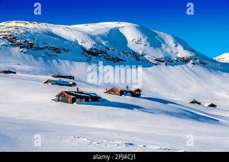 Cabins in the winter mountains of the Jotunheimen region of Norway ...
