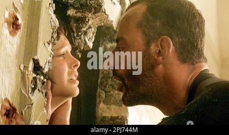 Natalie Portman and Jean Reno in a scene from the (C)Gaumont Buena ...