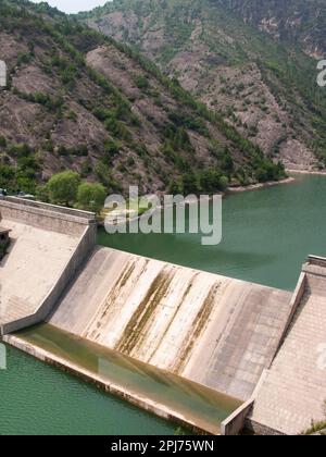 Chinese hydroelectric dam forms the Simatai Reservoir / Yuanyang Lake ...