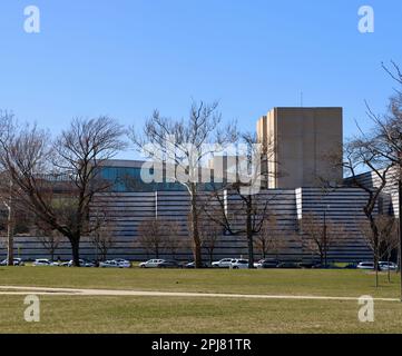 The newer building addition to Cleveland Museum of Art at University ...