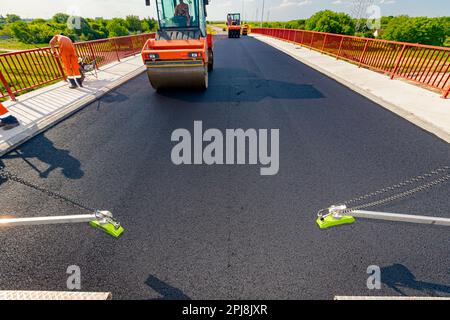 Ultrasonic grade, slope, non-contact sensor, (multiplex) sensing ...