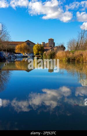 Canal du Midi: Port of Colombiers. Occitanie, France Stock Photo - Alamy