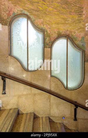 Access stairs to the noble floor from the courtyard of La Pedrera ...