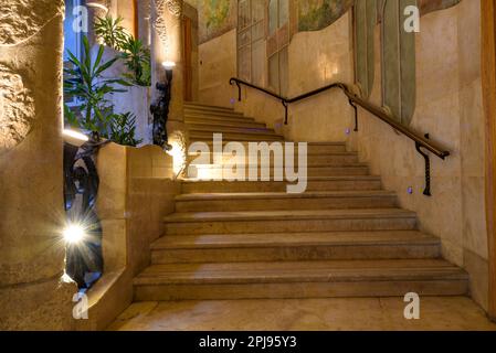 Access stairs to the noble floor from the courtyard of La Pedrera ...