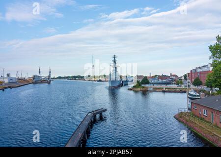Wilhelmshaven: port Innenhafen, war ships in Deutsches Marinemuseum ...