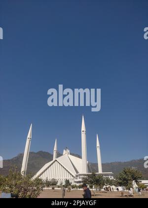 Faisal mosque on sunny day, Islamabad, Pakistan Stock Photo - Alamy