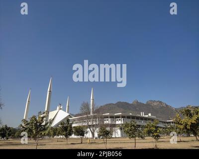 Faisal mosque on sunny day, Islamabad, Pakistan Stock Photo - Alamy