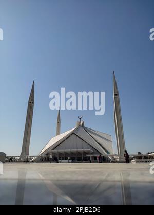 Faisal mosque on sunny day, Islamabad, Pakistan Stock Photo - Alamy