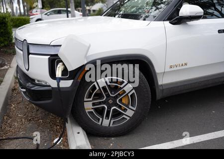 Rivian Founder and CEO RJ Scaringe unveils the first-ever electric ...