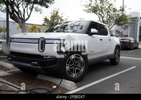 Rivian Founder and CEO RJ Scaringe unveils the first-ever electric ...