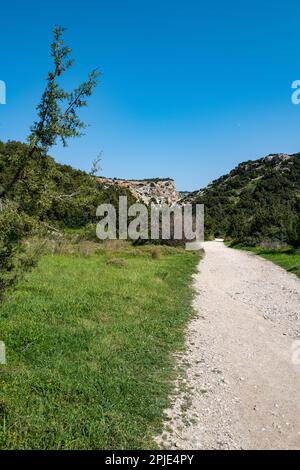 Hiking trail without people Stock Photo - Alamy