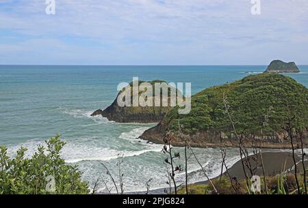 Mataora and Paranaki islands and the beach - New Zealand Stock Photo ...