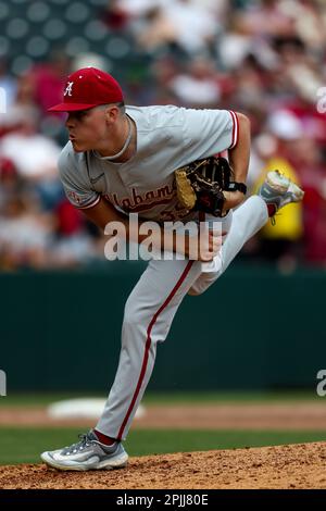 Alabama Crimson Tide pitcher Garrett McMillan (39) during an NCAA ...