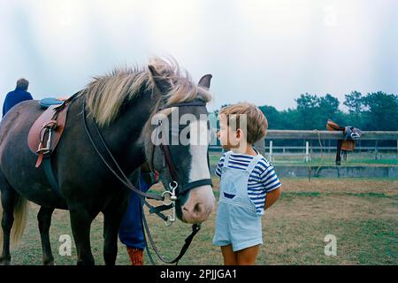 ST-C283-24-63 31 August 1963 Labor Day weekend at Hyannis Port: John F ...