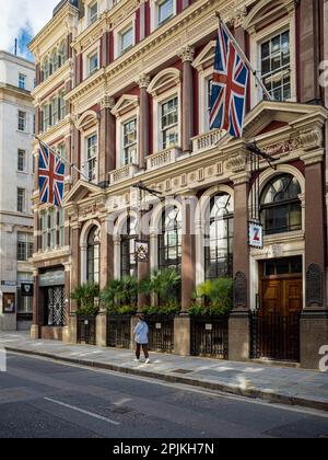 Zenith Bank building in the City of London Financial District. Zenith ...
