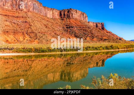 Sandy beach river access. Colorado River, Moab, Utah Stock Photo - Alamy