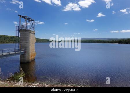 Lysterfield Lake in Lysterfield Park, Melbourne, Victoria Stock Photo ...