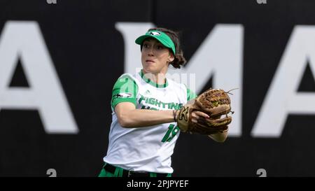 North Dakota outfielder Madi Moore (19) makes a catch against Omaha ...