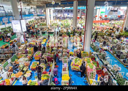 People trade in the Dounan Flower Market, Asia's largest fresh-cut ...