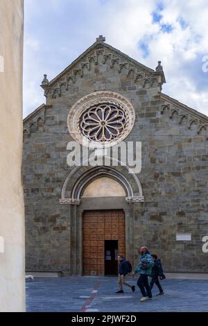 San Lorenzo church, Manarola, Ligury, Italy Stock Photo - Alamy