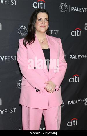 LOS ANGELES - APR 3: Melanie Lynskey at the 2023 PaleyFest ...