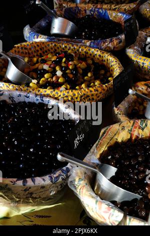 Olive stand at the weekly market in Carpentras. Provence, France Stock ...