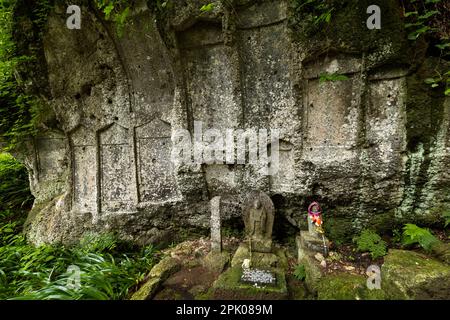 Risshakuji Temple, Yamadera temples, stone carvings with moss, Yamadera ...