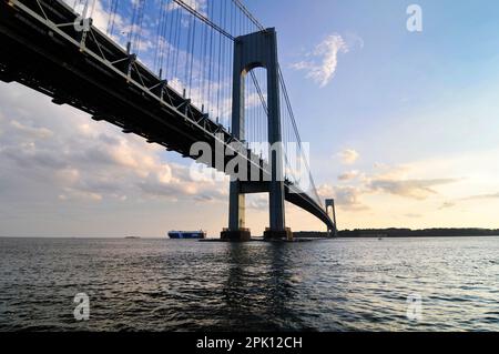 The Verrazzano-Narrows Bridge in seen behind the icy Hudson River in ...