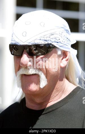 Hulk Hogan visits the Sydney Roosters rugby team at Sydney Football ...