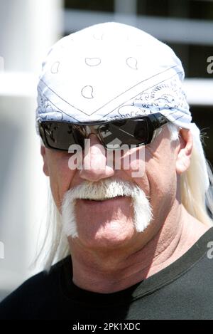 Hulk Hogan visits the Sydney Roosters rugby team at Sydney Football ...