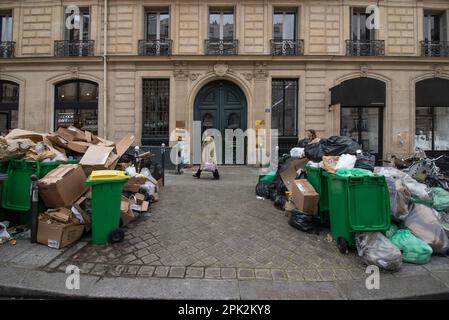 Accumulation of trash piles in Paris during the French garbage strikes ...