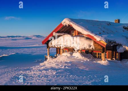 Winter at Tuva mountain hut on the Hardanger plateau in Norway Stock ...
