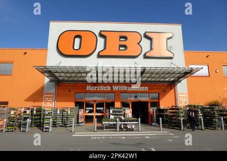 Symbolfoto, Heimwerkermarkt, OBI, logo, *** Symbol photo, DIY store ...