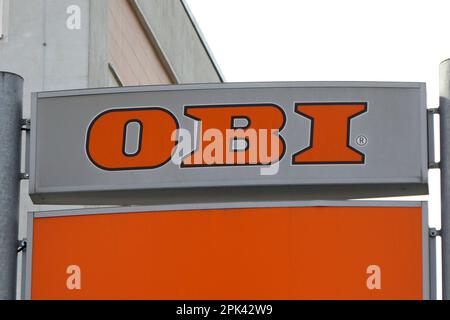 Symbolfoto, Heimwerkermarkt, OBI, logo, *** Symbol photo, DIY store ...