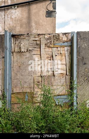 Poorly constructed back gateway Stock Photo - Alamy