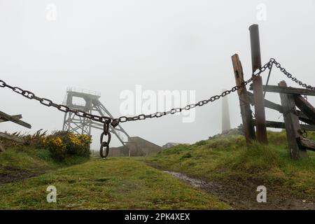 Allens Shaft, Modern head gaer, head frame 1985 Stock Photo - Alamy