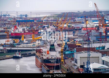 Shipyard MWB Power GmbH, dry dock, freighter Adam Schulte, shipyard in ...
