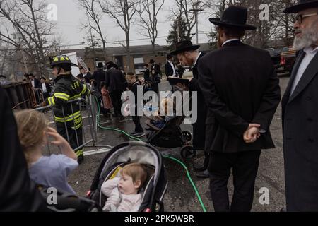 Lakewood, New Jersey, USA. 5th Apr, 2023. The Orthodox Jewish community ...