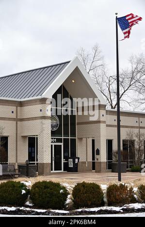 Streamwood, Illinois, USA. Modern community library in a Chicago suburb ...