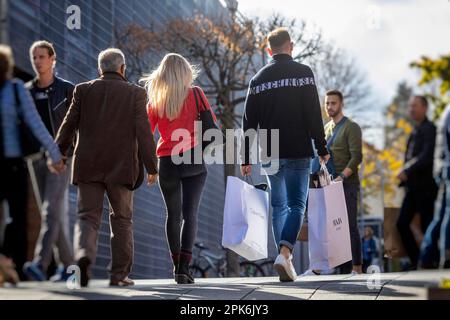 Outletcity Metzingen, factory outlet of Hugo Boss and around 80 other ...