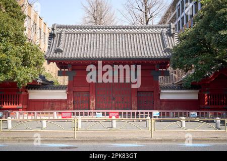 Akamon Gate, Universityof Tokyo Stock Photo - Alamy